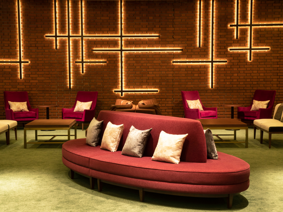 AH_Morioka_Common_Lobby_(1) 3｜メディア｜アートホテル盛岡【公式】｜盛岡駅から近く観光拠点に便利、ゆったり快適な高級ホテル